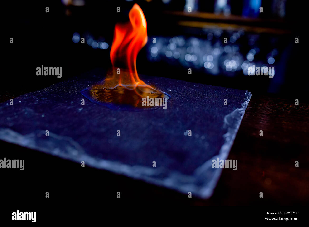 Interior log fire food hi-res stock photography and images - Alamy