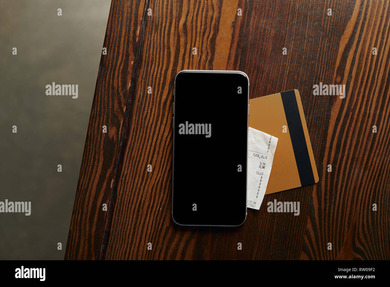 Cheque credit card hi-res stock photography and images - Alamy