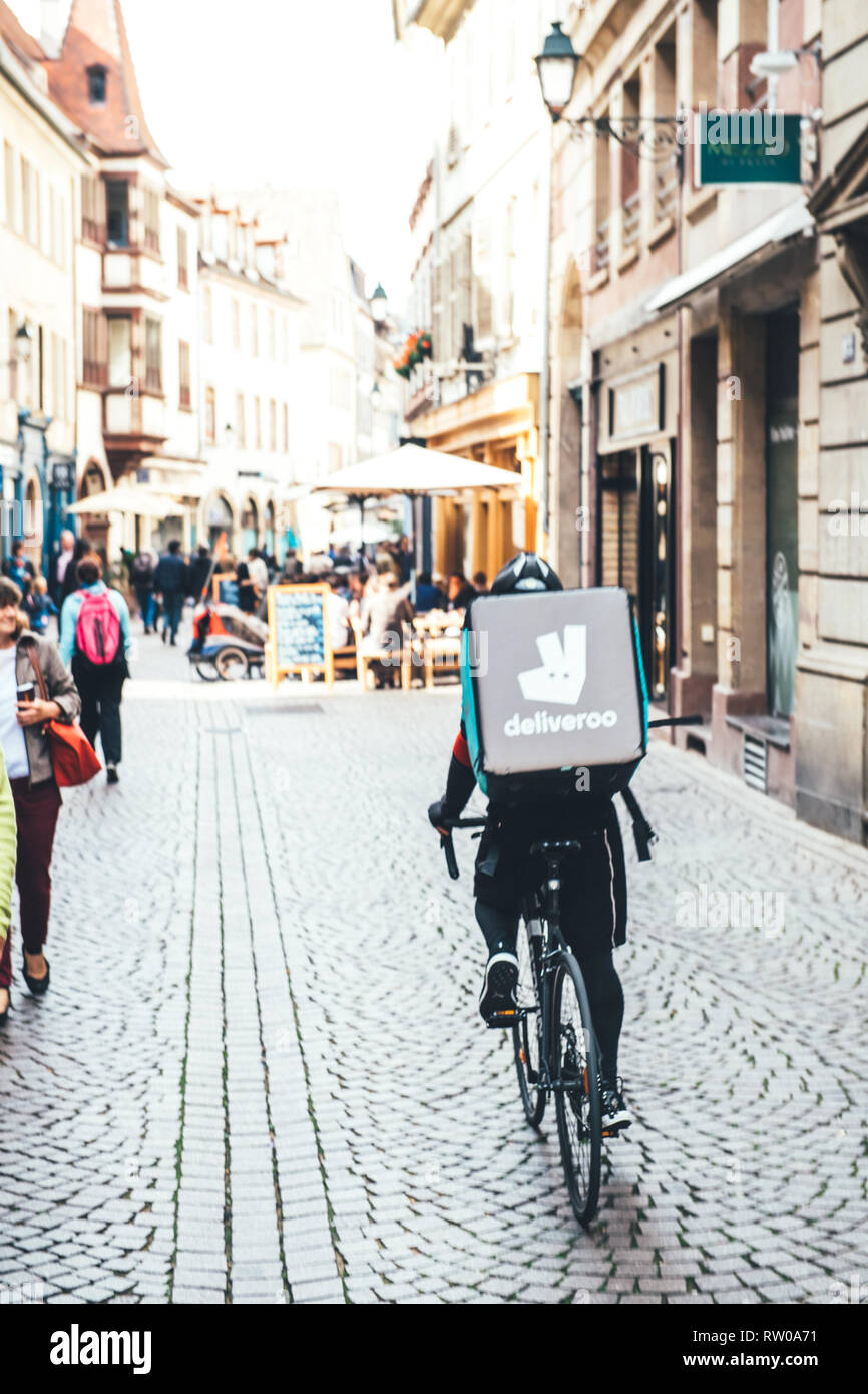French bicycle delivery hi-res stock photography and images - Alamy