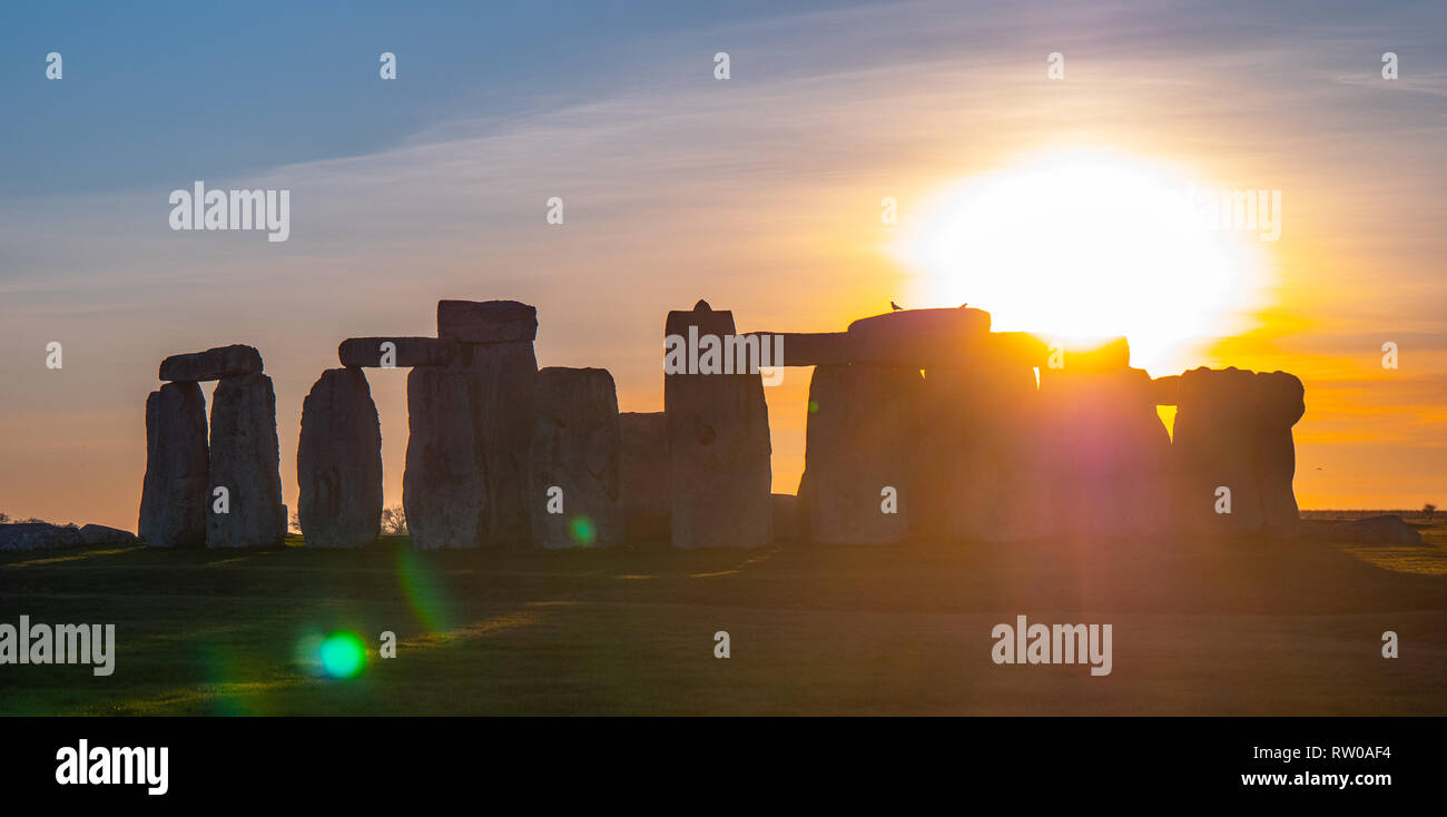 Stonehenge sunset summer hi-res stock photography and images - Alamy
