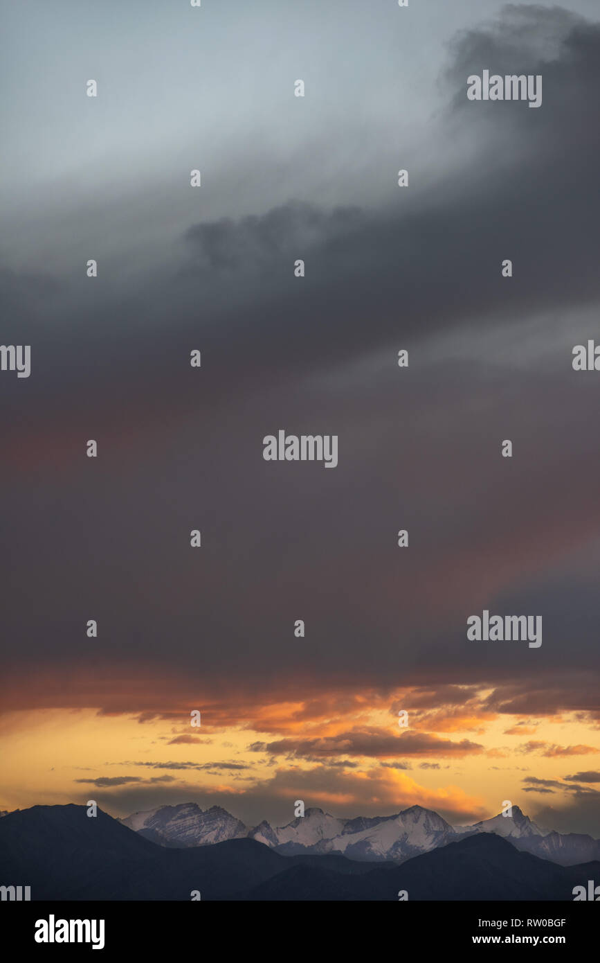 Vertical panorama mount everest hi-res stock photography and images - Alamy