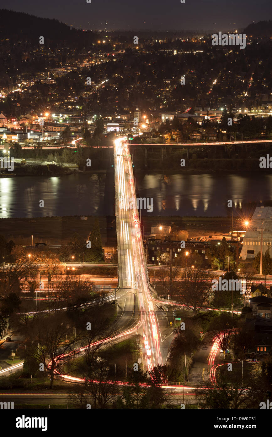 Evening traffic on city bridge hi-res stock photography and images - Alamy