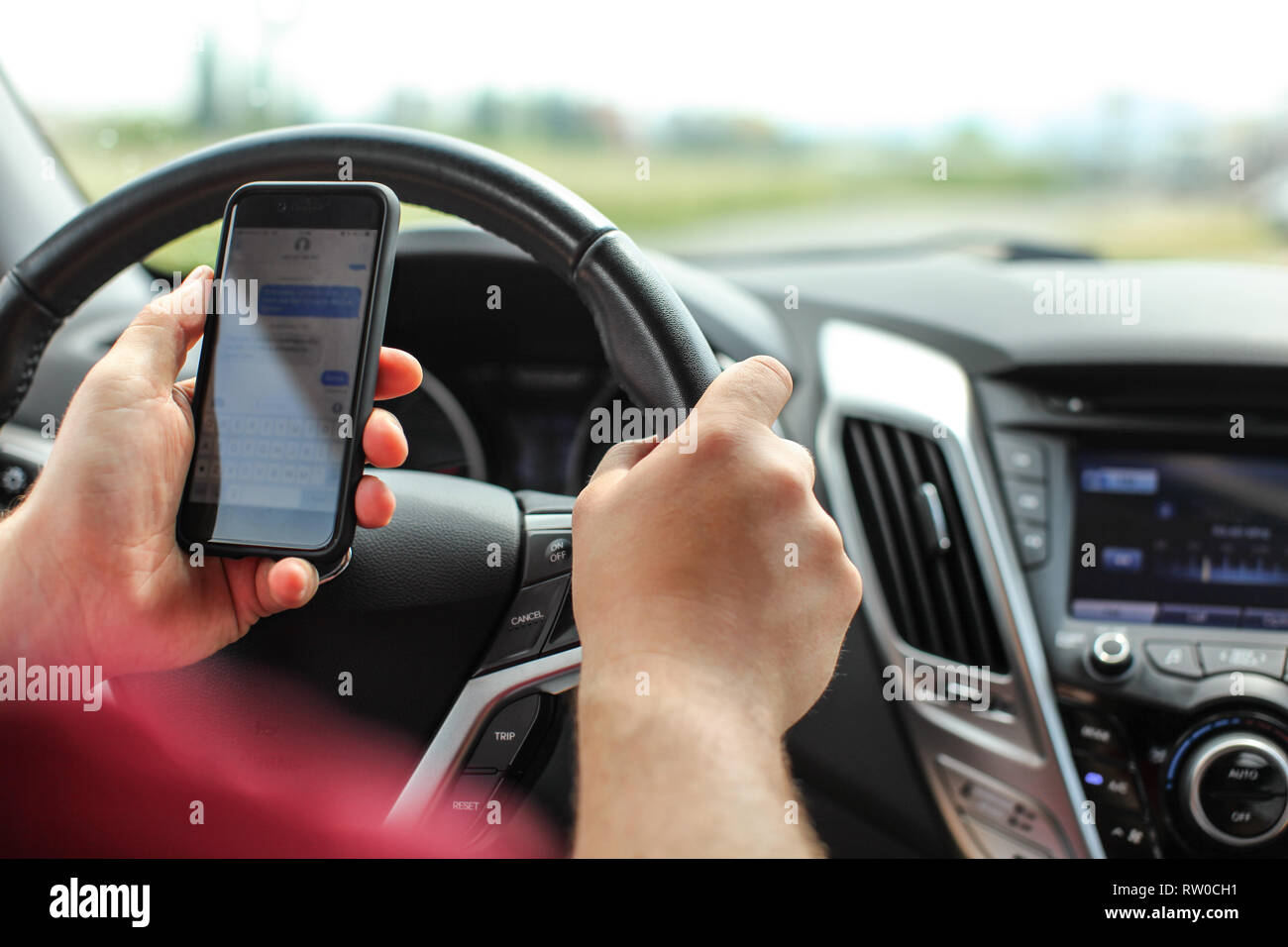 Dangerous texting hi-res stock photography and images - Alamy