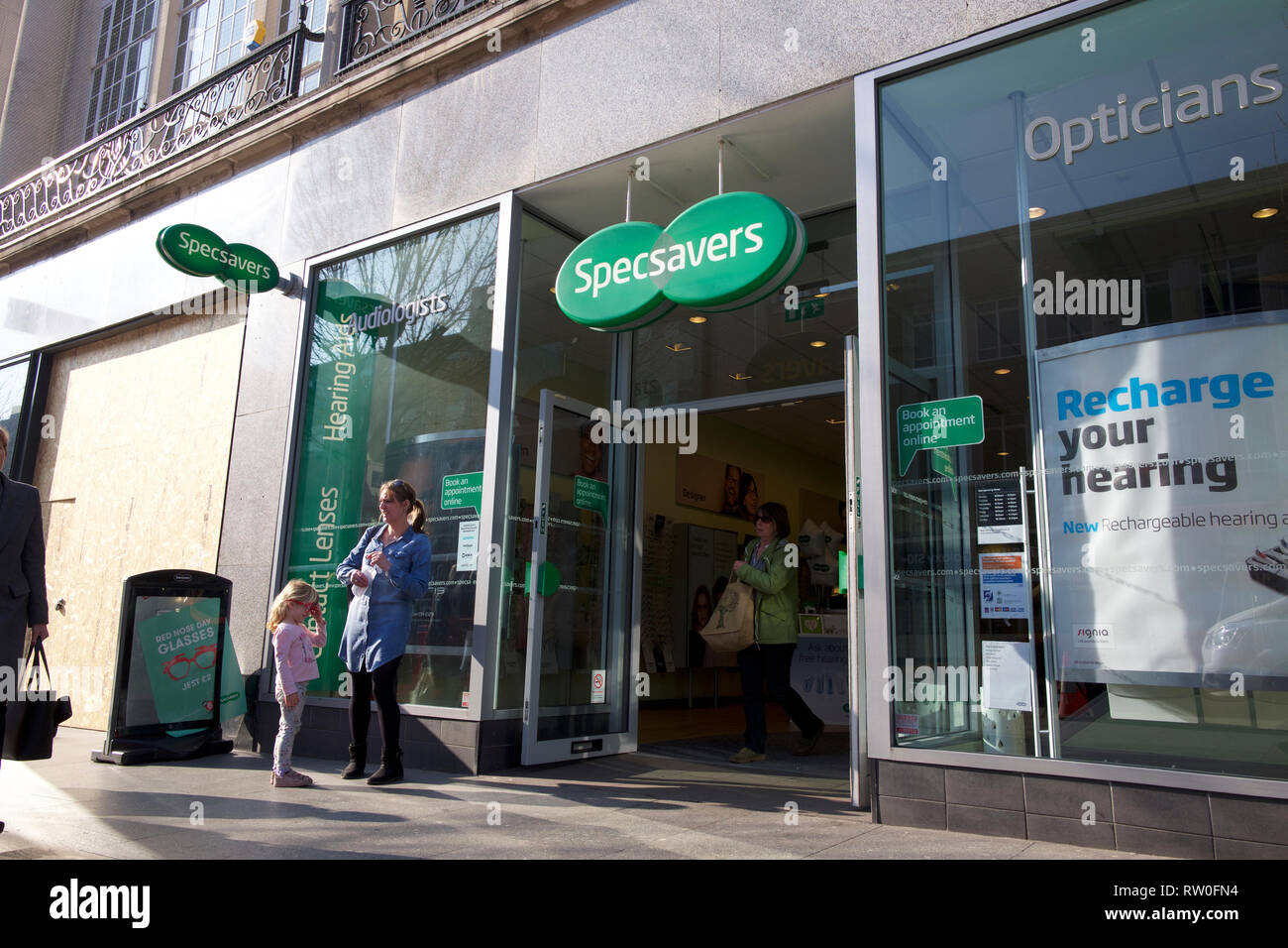 Specsavers hi-res stock photography and images - Alamy
