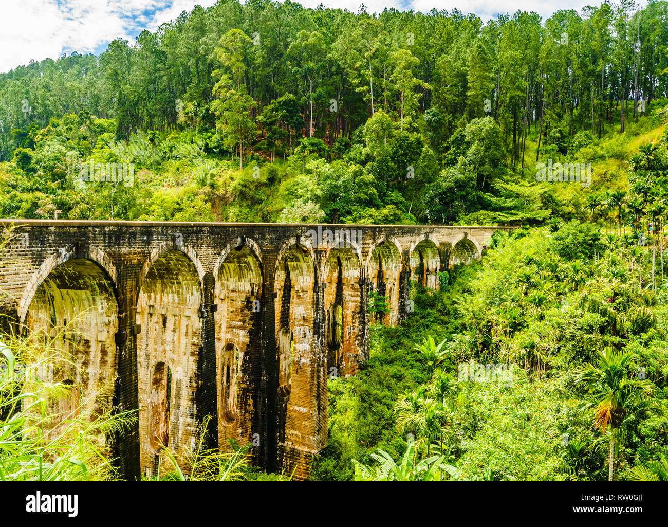 Nine arch bridge sri lanka hi-res stock photography and images - Alamy