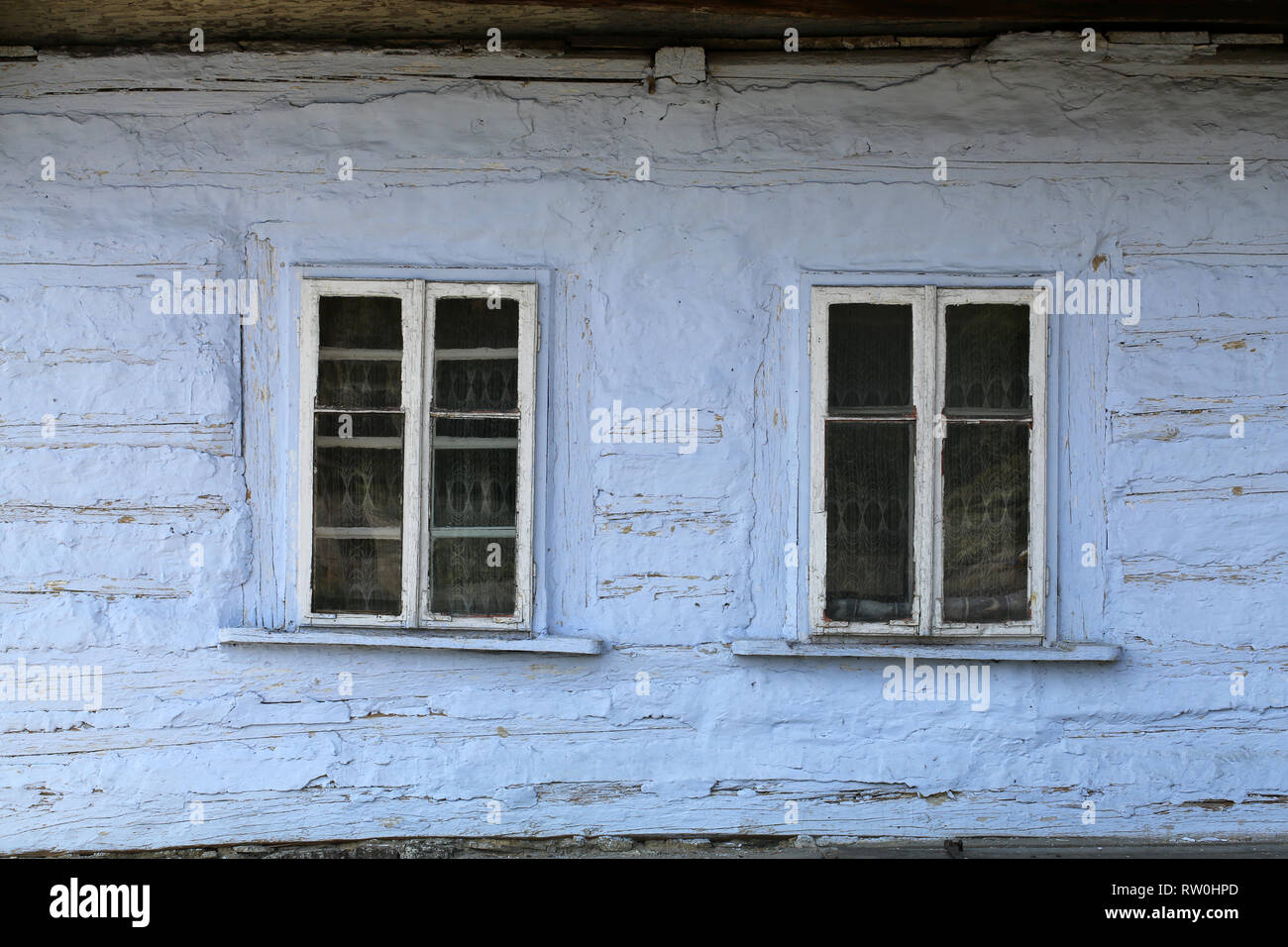 Windows of old, wooden cottage in the countryside Stock Photo - Alamy