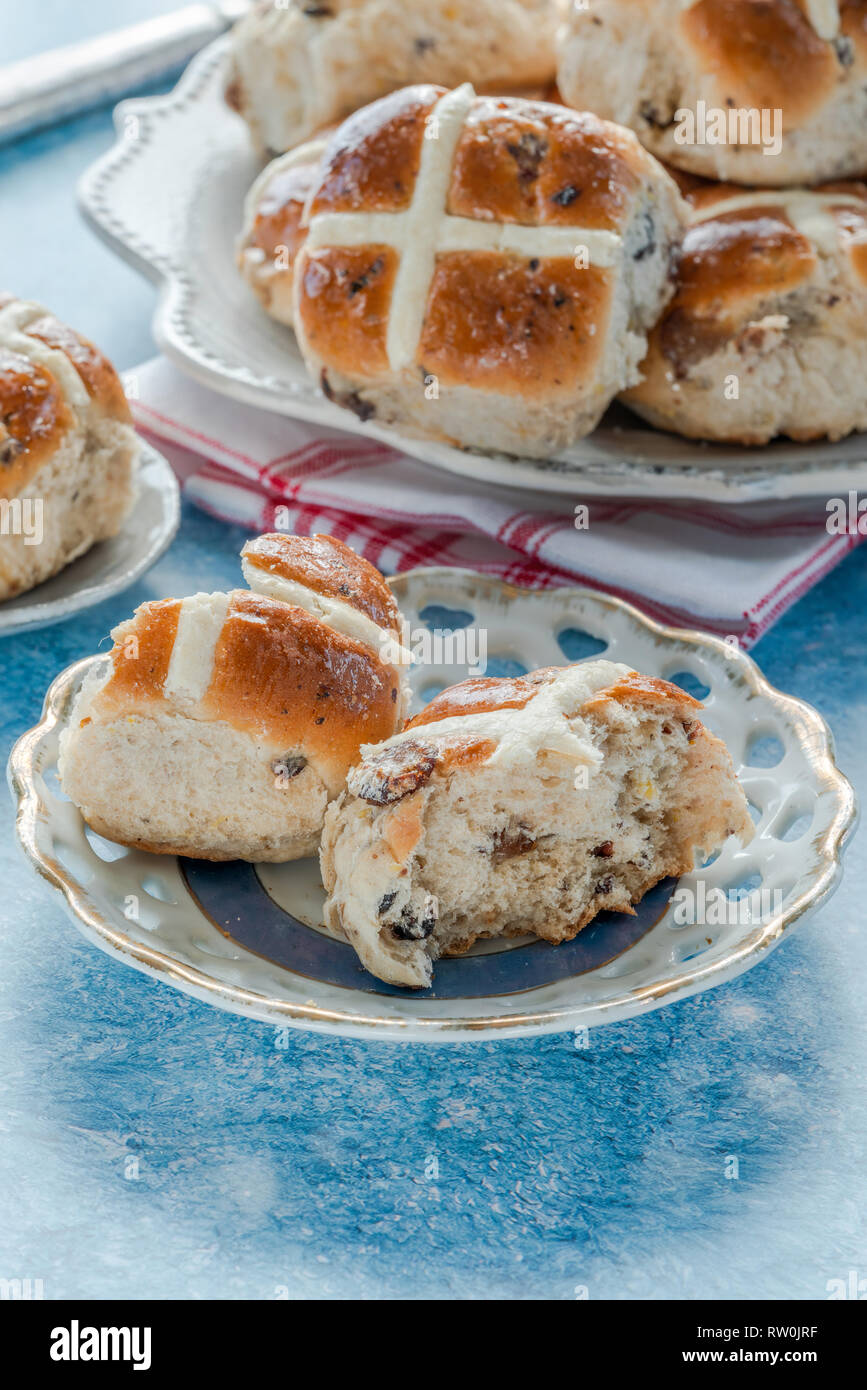 Six hot cross buns hi-res stock photography and images - Alamy