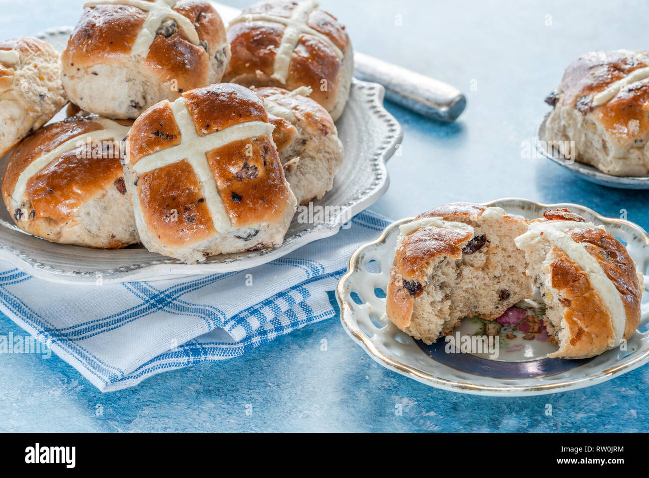 Six hot cross buns hi-res stock photography and images - Alamy