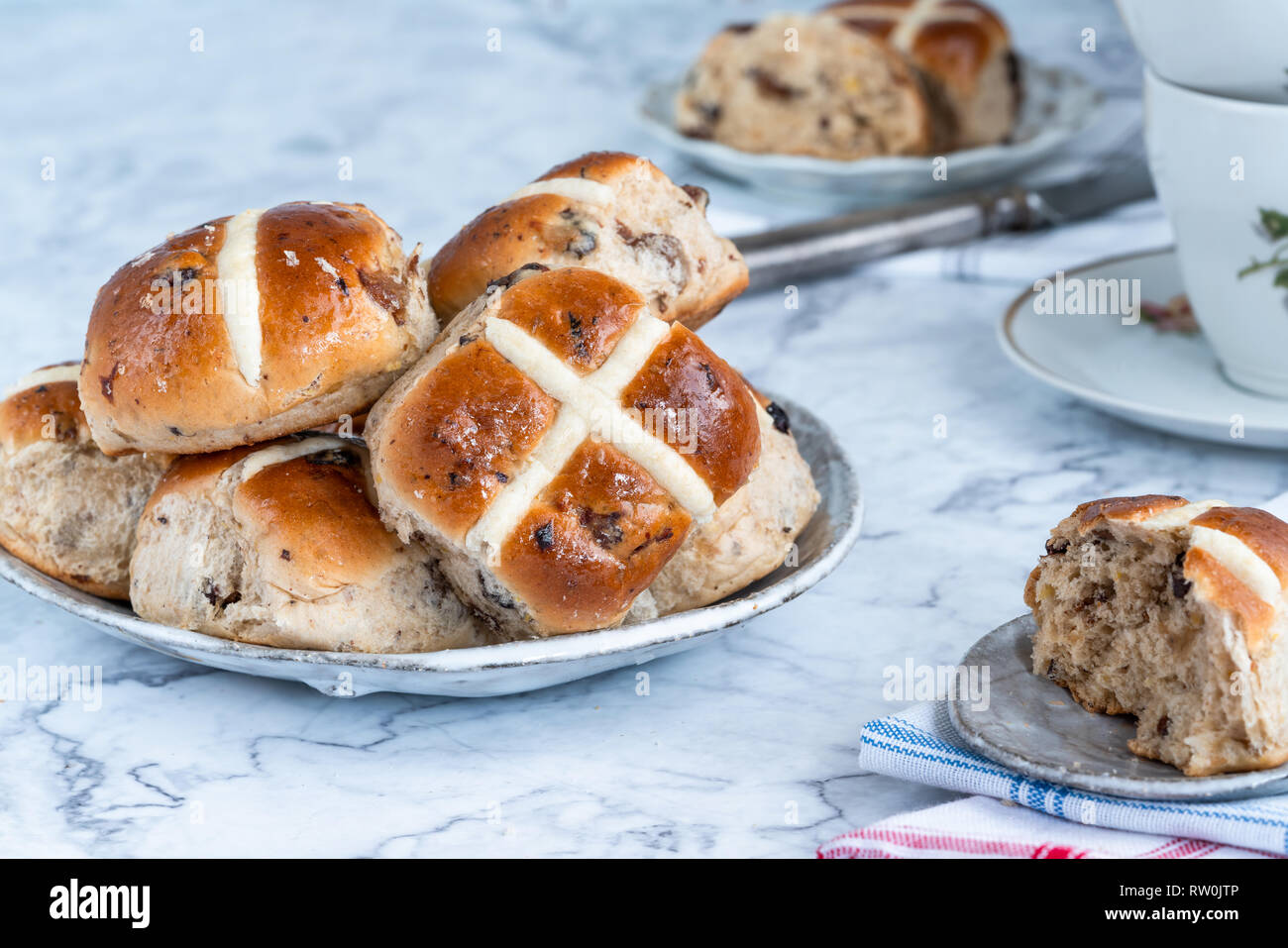 Six hot cross buns hi-res stock photography and images - Alamy