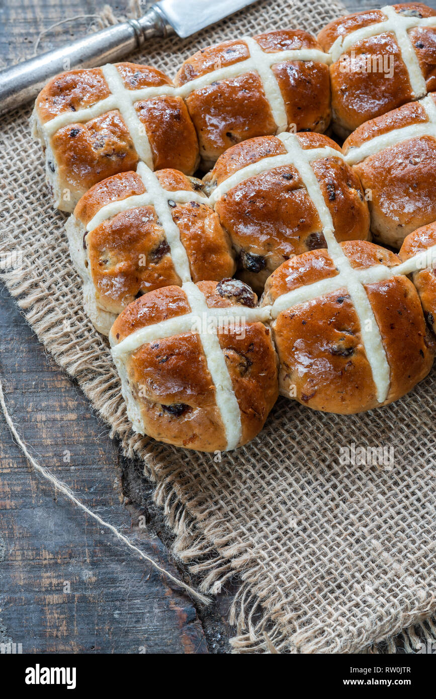 Hot cross buns - traditional Easter food Stock Photo - Alamy