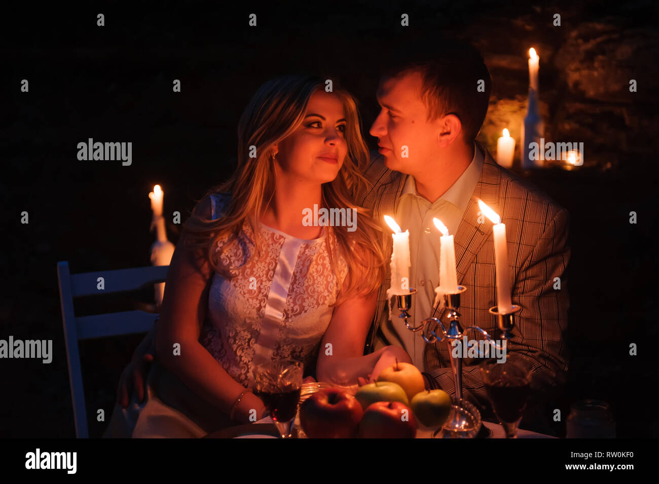 young couple enjoying a romantic dinner by candlelight, outdoor Stock ...