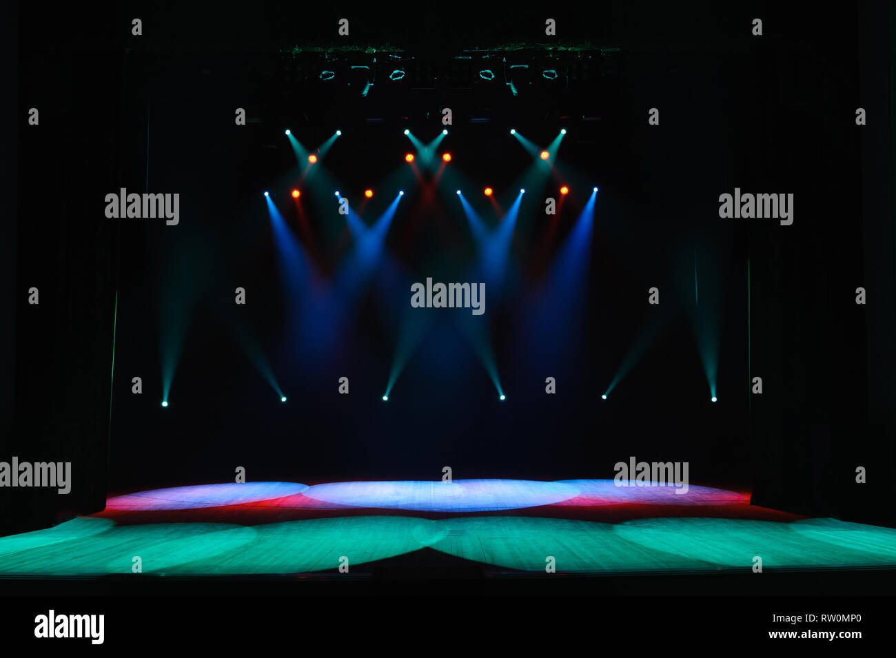Empty concert stage hi-res stock photography and images - Alamy