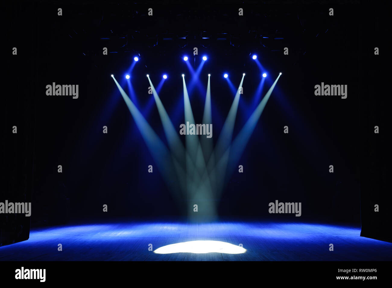 Empty concert stage hi-res stock photography and images - Alamy