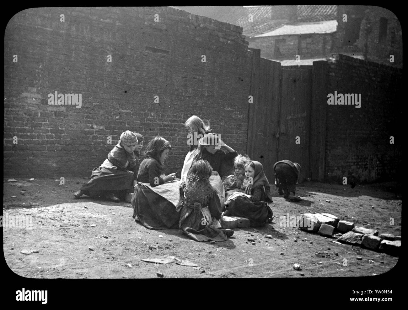 England 1920s children hi-res stock photography and images - Alamy