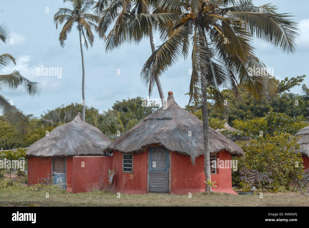 Resort thatched beach huts hi-res stock photography and images - Alamy
