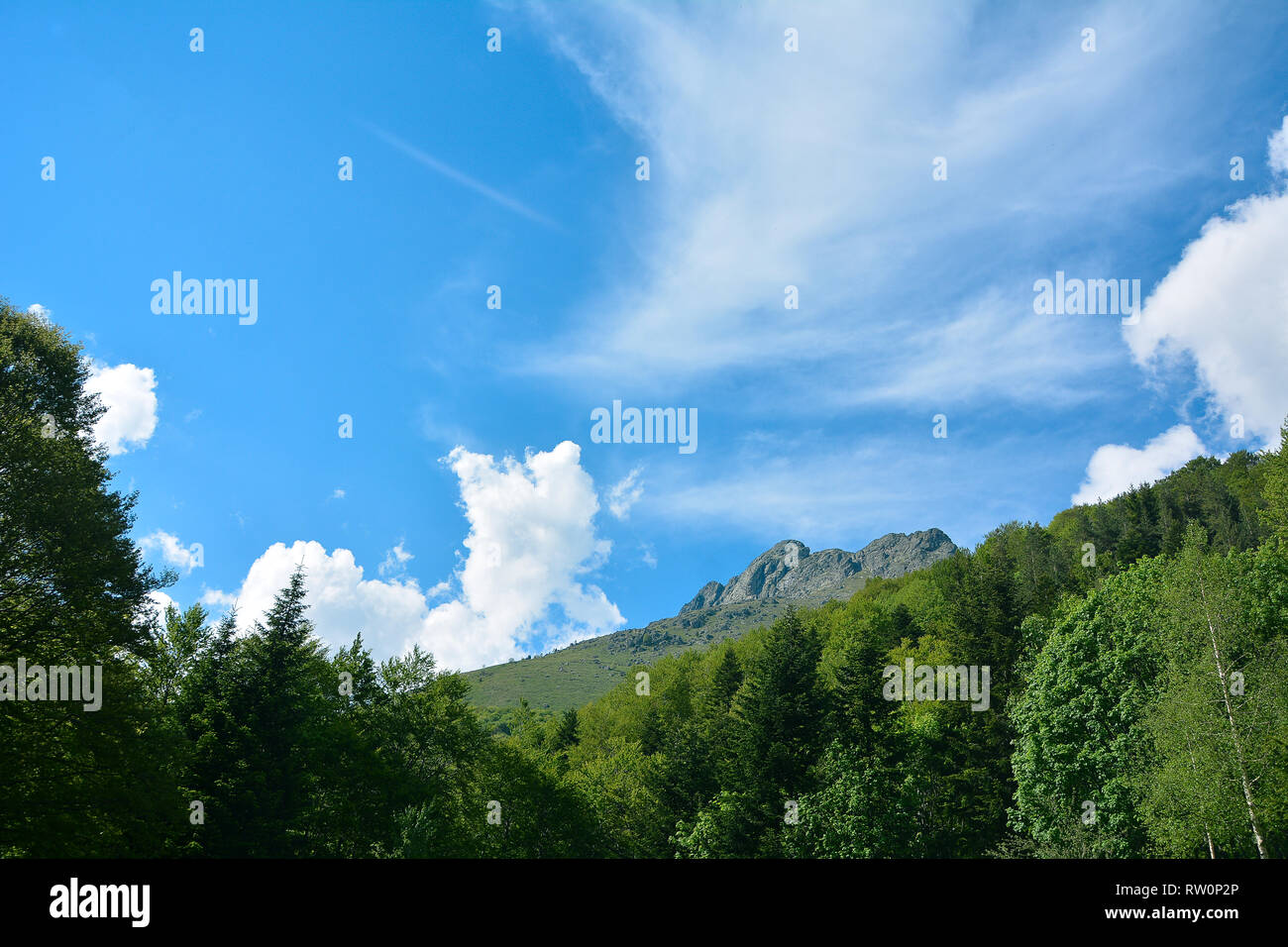 Country house clouds spring hi-res stock photography and images - Alamy