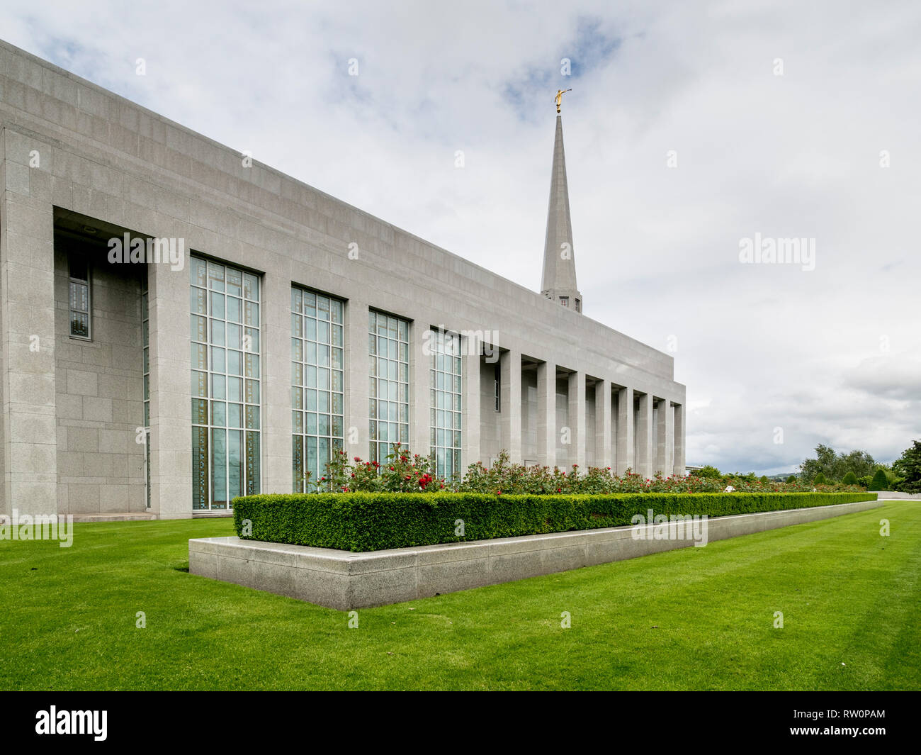 Rose covered building hi-res stock photography and images - Alamy