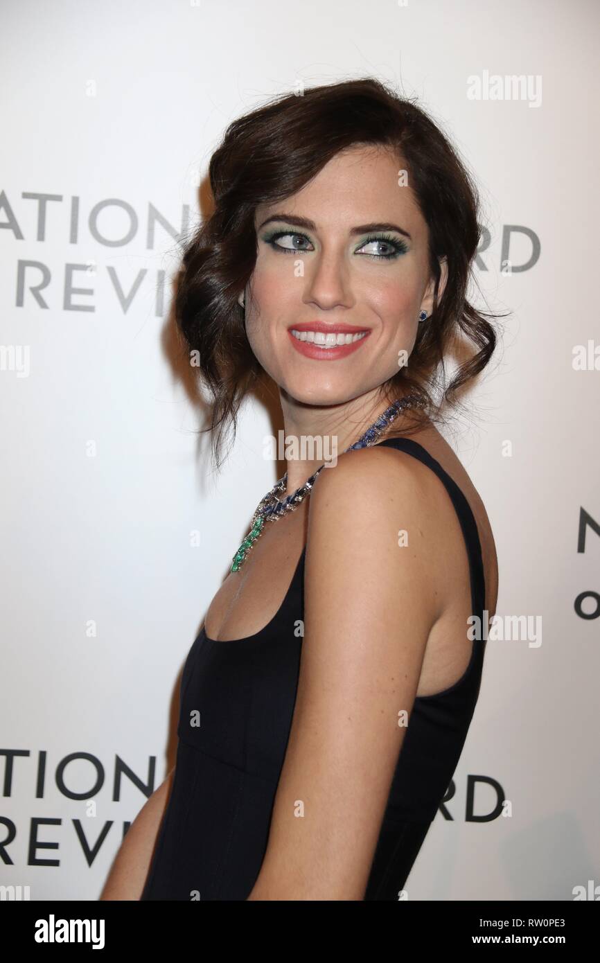 Allison williams actress hi-res stock photography and images - Alamy