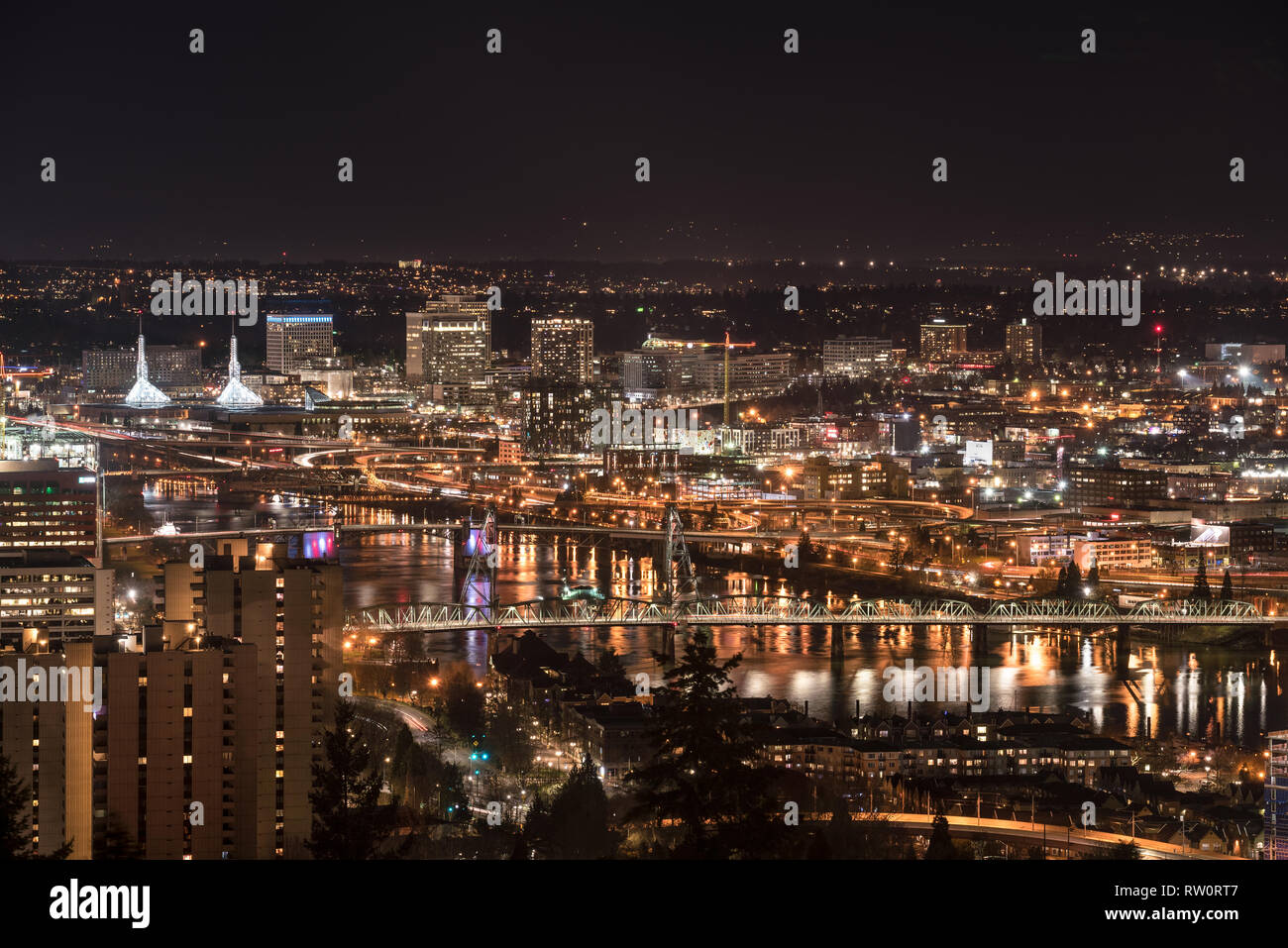Portland Oregon at night Stock Photo - Alamy