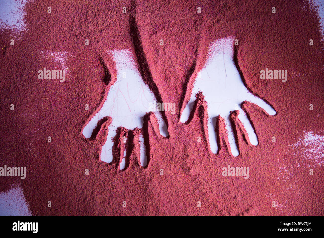Child with paint on hands hi-res stock photography and images - Alamy