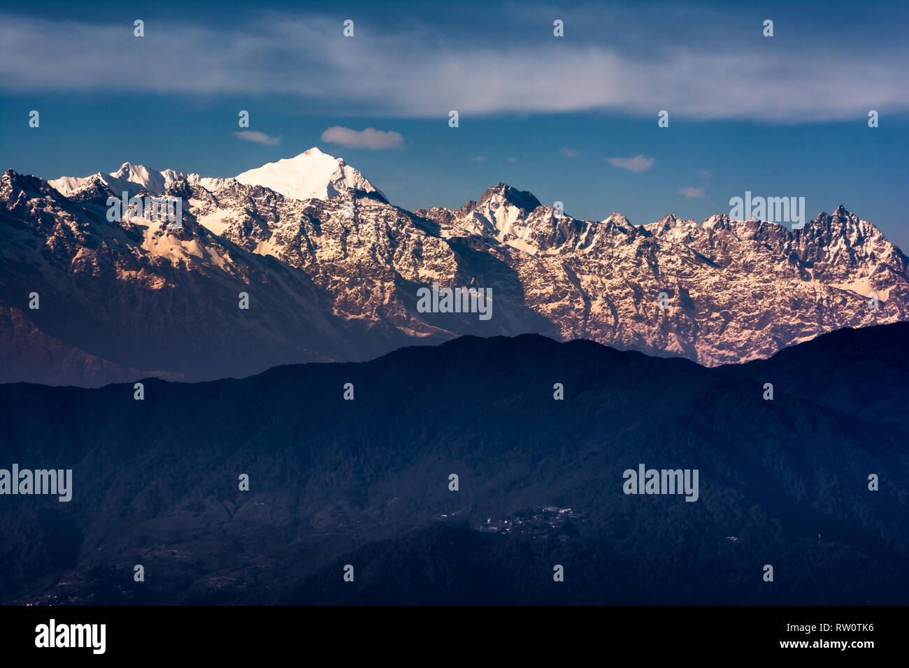 Jugal himal range hi-res stock photography and images - Alamy