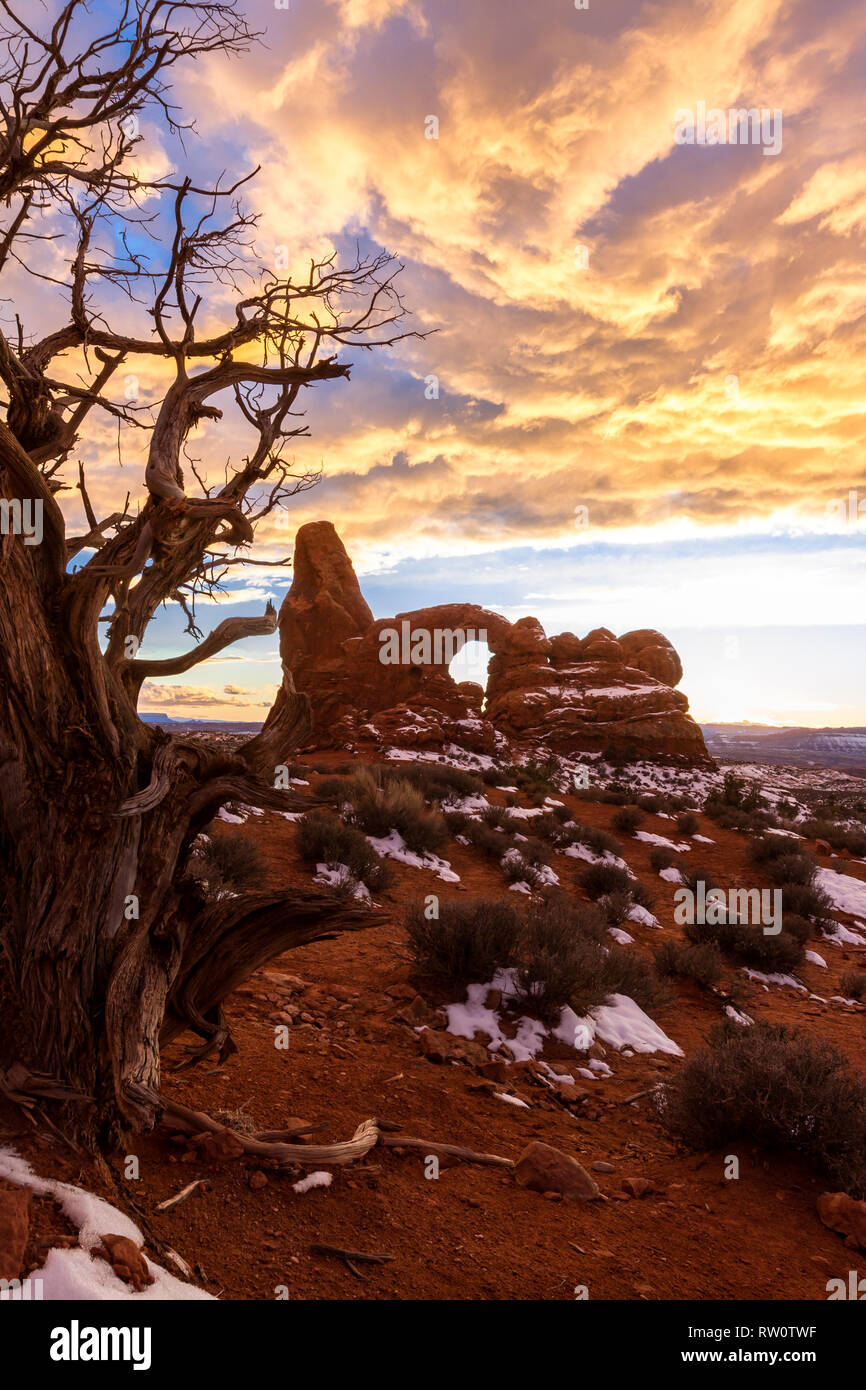 Beautiful scene with the sun setting behind Turret Arch and amazing ...