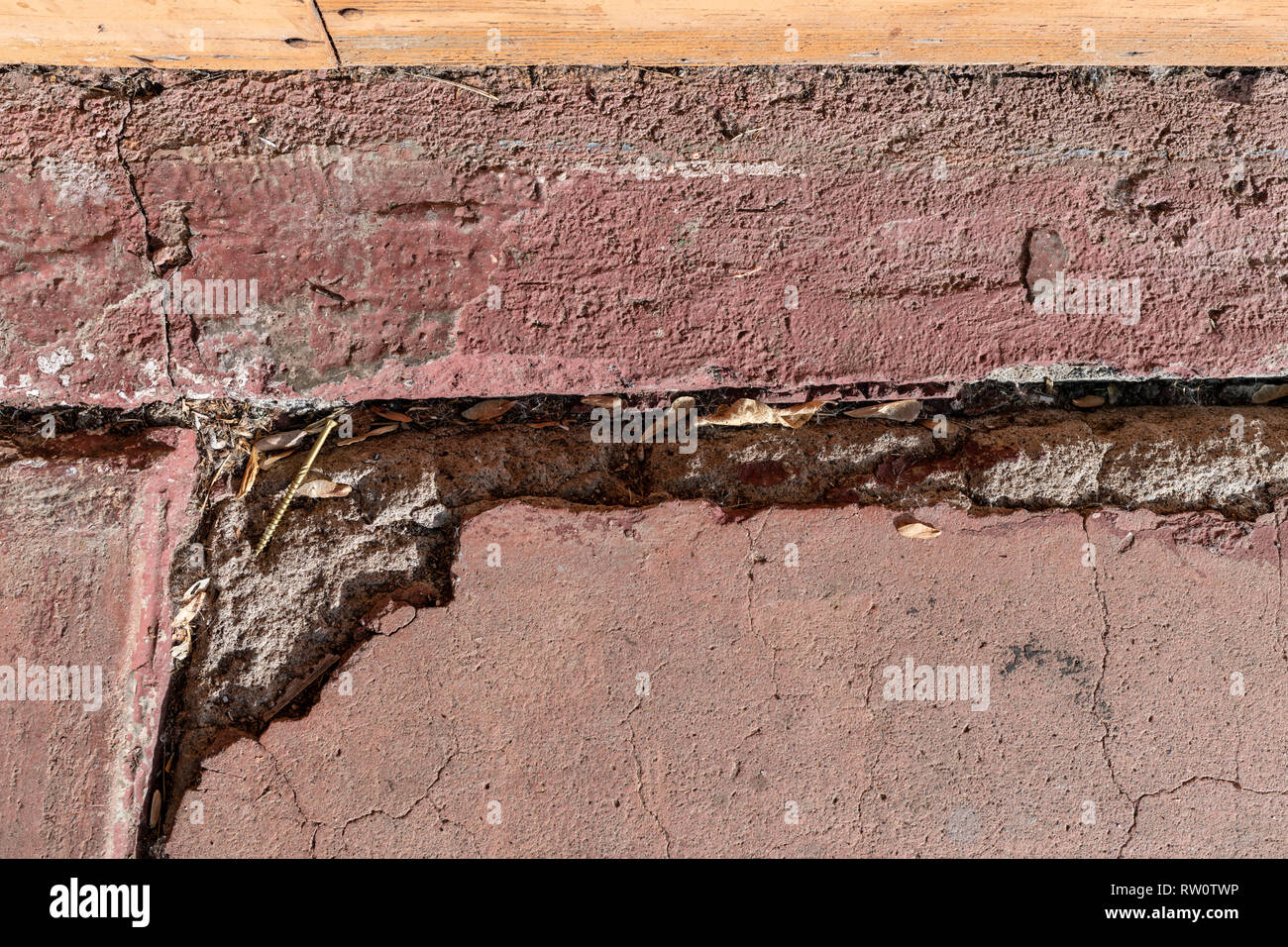 Crumbling cement hi-res stock photography and images - Alamy