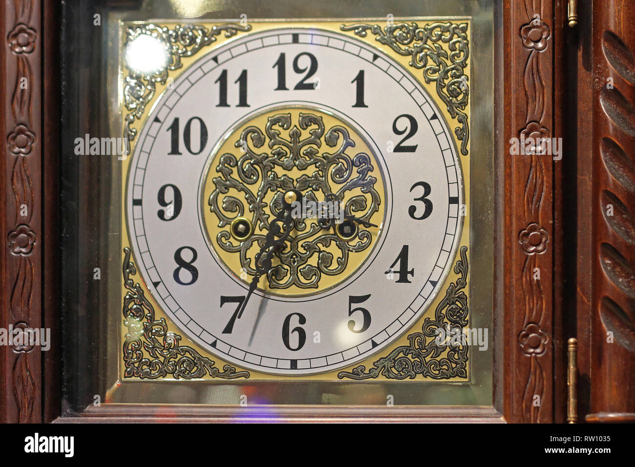 Vintage Style Engraved Gold Mechanical Grandpa Clock Stock Photo - Alamy