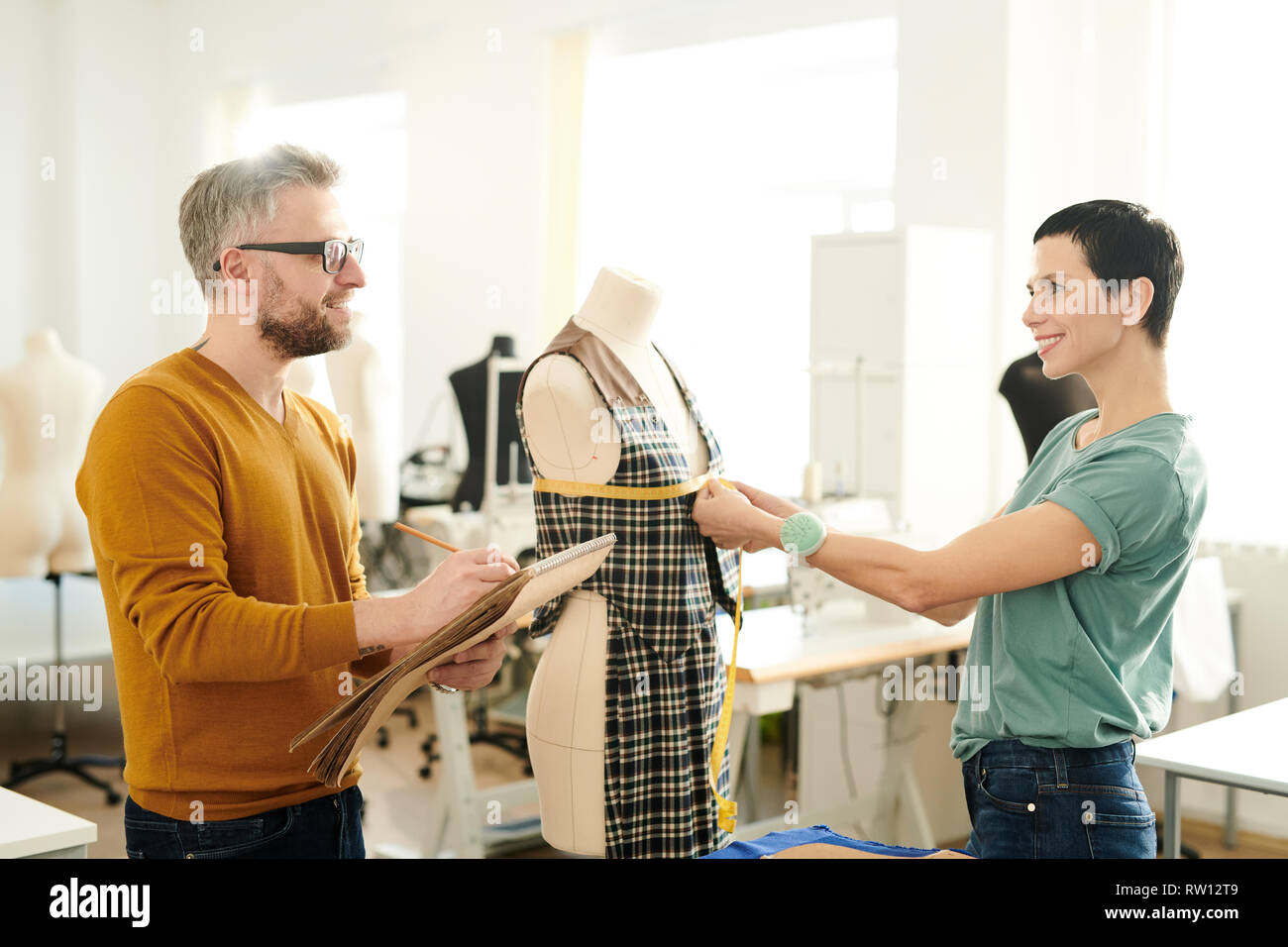 Fashion Designers At Work Stock Photo Alamy fashion-designers-at-work-stock-photo-alamy
