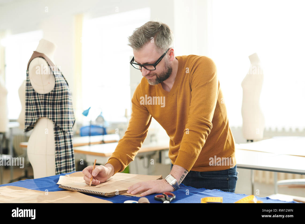 Tailoring drawing hi-res stock photography and images - Alamy