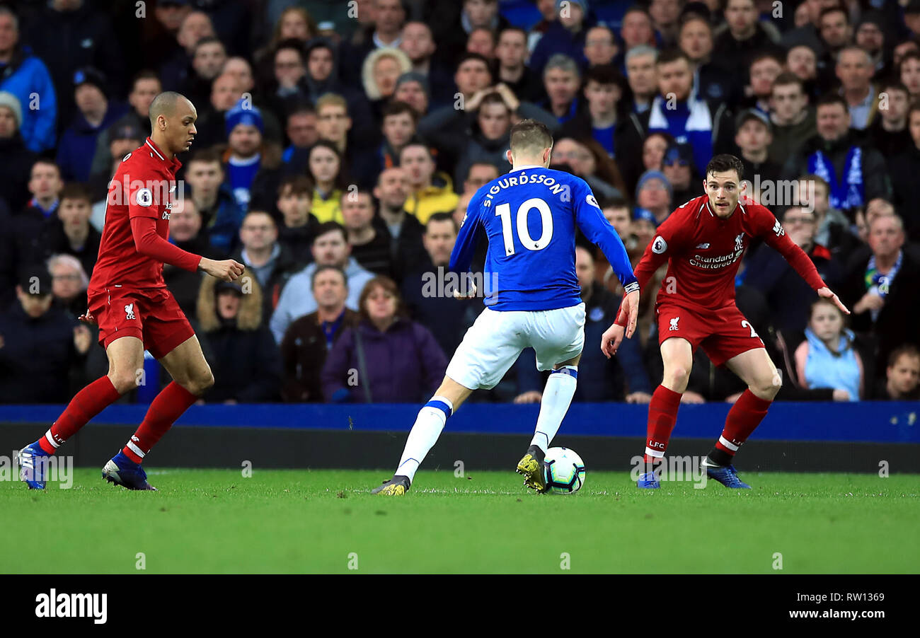 Everton's Gylfi Sigurdsson (centre) in action during the Premier League ...