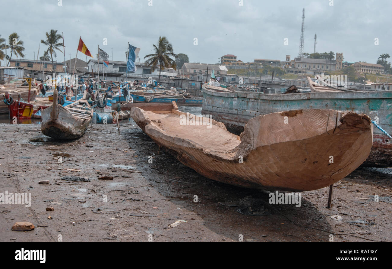Ghanaian fishing boats hi-res stock photography and images - Alamy