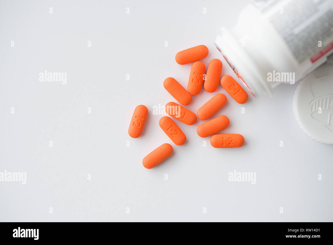 Ibuprofen pill hi-res stock photography and images - Alamy