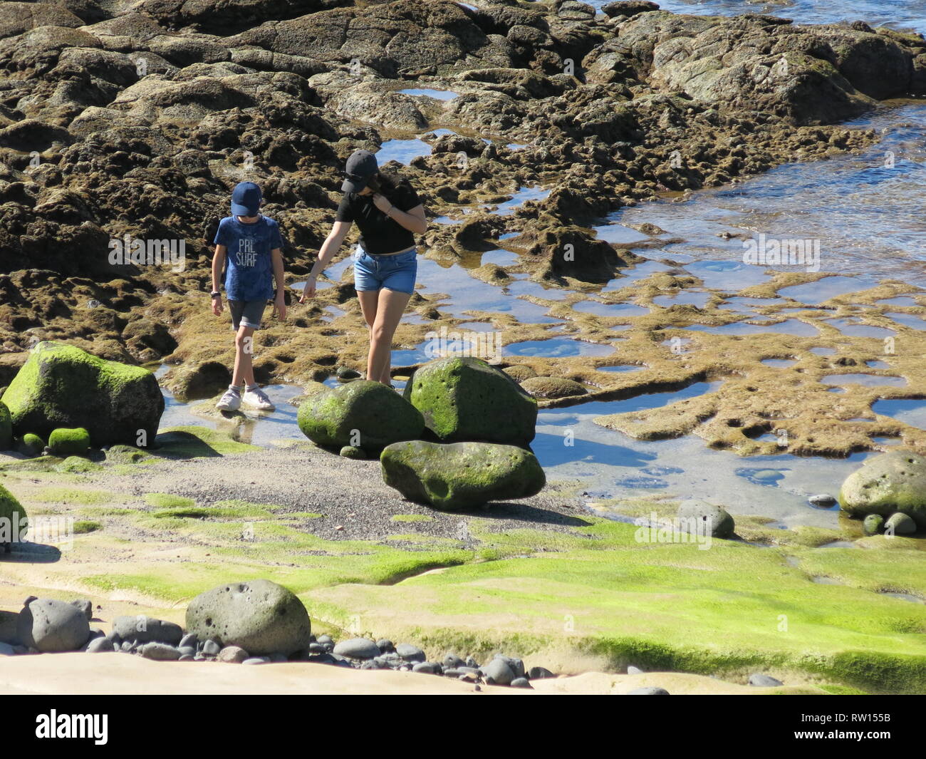 Figures people seashore hi-res stock photography and images - Alamy