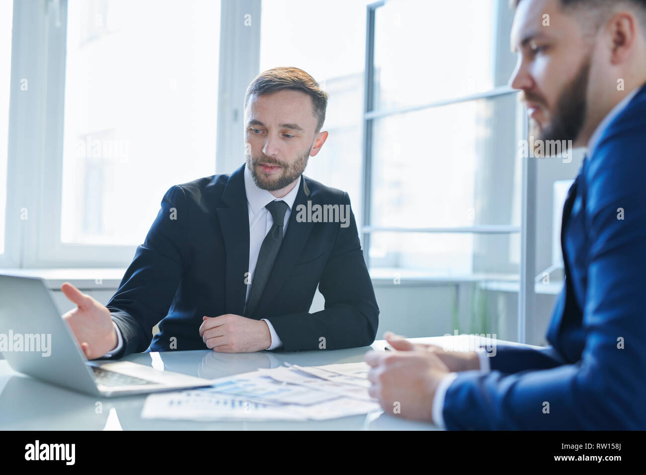 Presentation man hi-res stock photography and images - Alamy