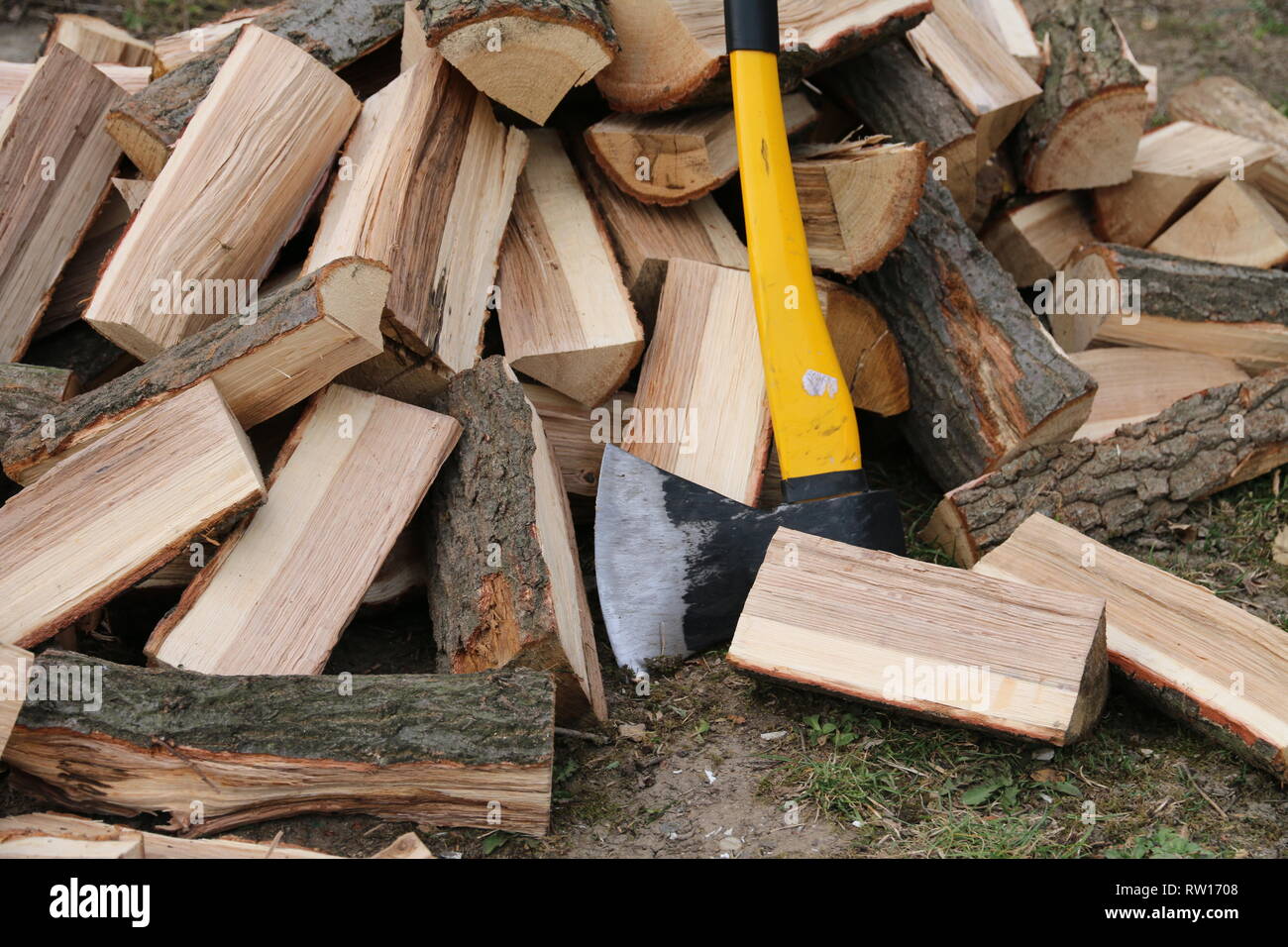 Pile cutting hi-res stock photography and images - Alamy