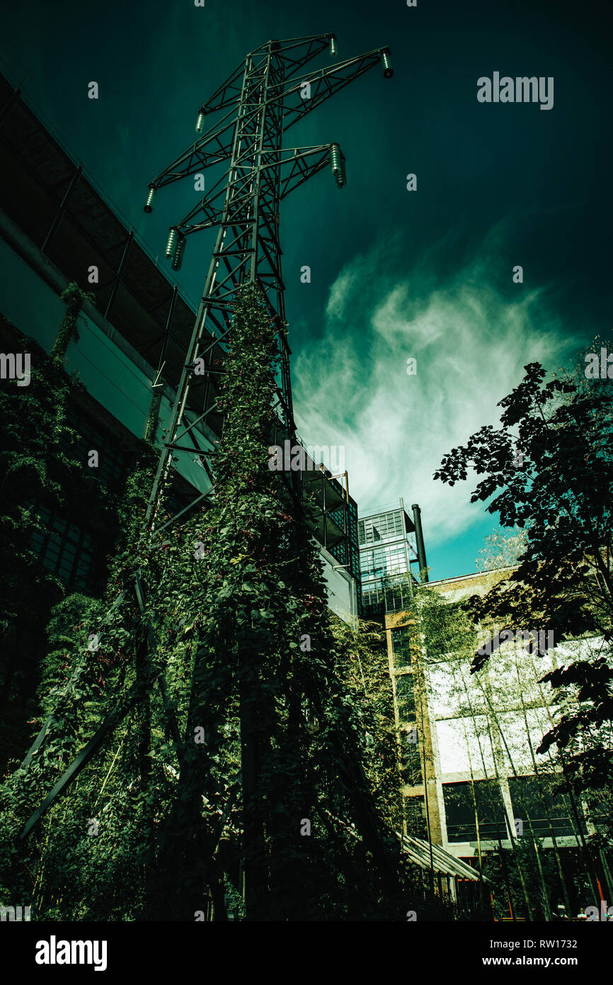 A tall phone tower Stock Photo - Alamy