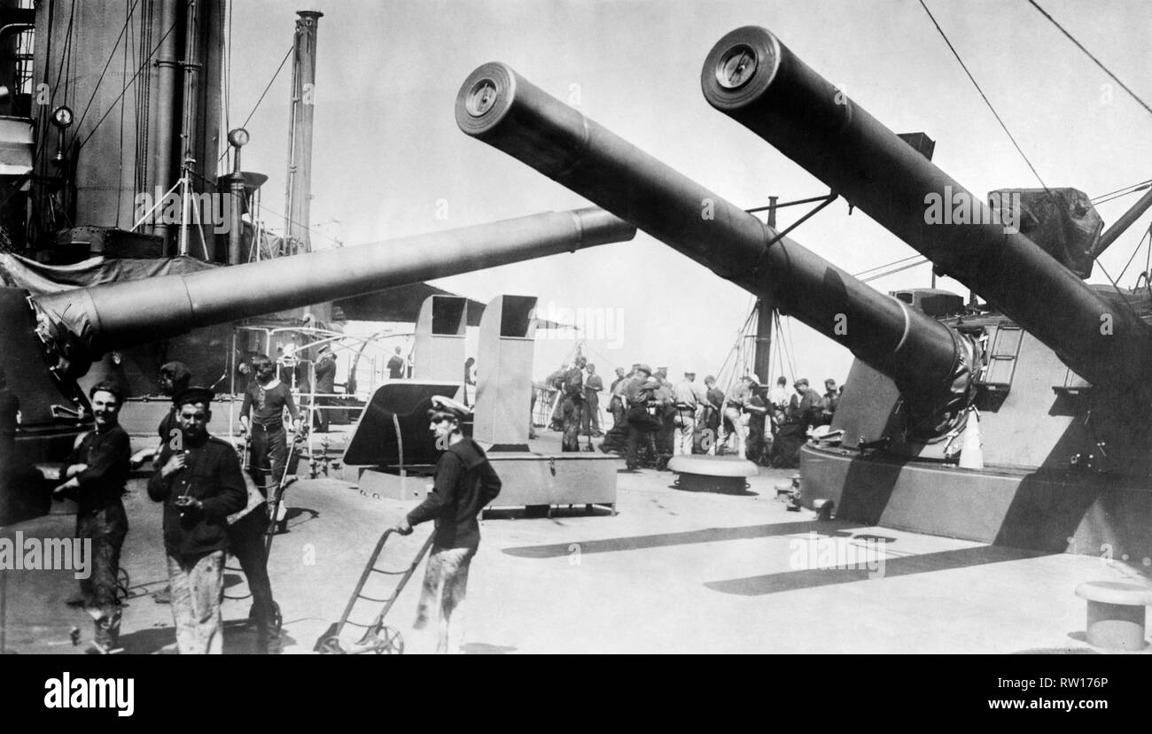 Hms dreadnought hi-res stock photography and images - Alamy