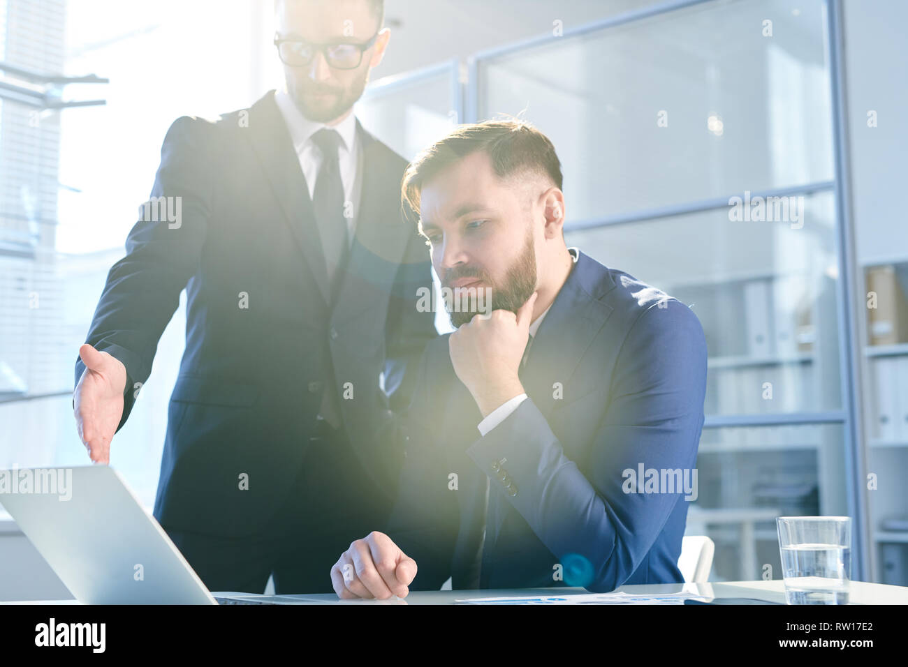Men presentation business hi-res stock photography and images - Alamy
