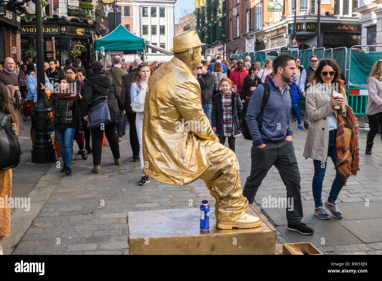 Human statue covent garden london hi-res stock photography and images ...