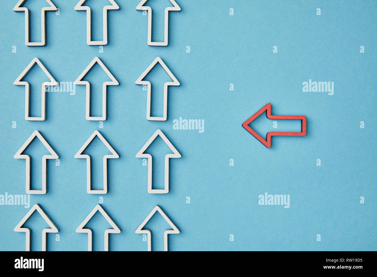 top view of horizontal red arrow pointing to vertical pointers rows on ...