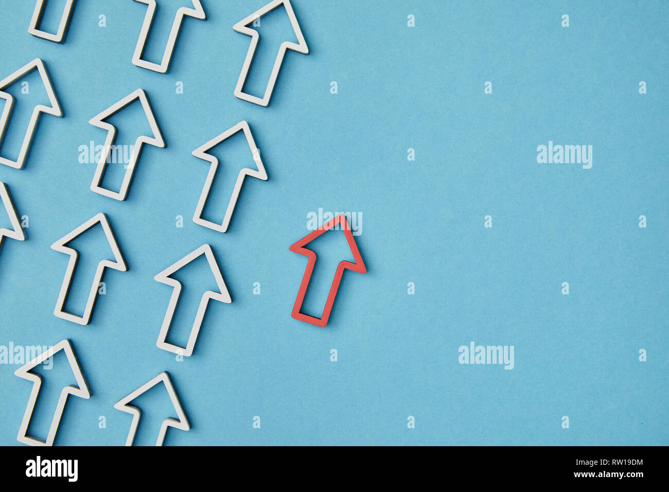 Diagonal arrows hi-res stock photography and images - Alamy