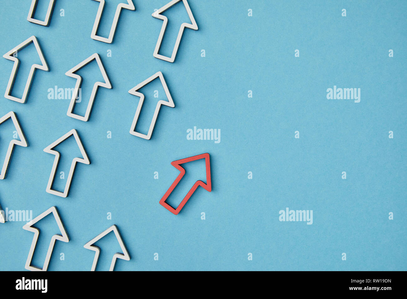 top view of diagonal rows with white arrows with red pointer on blue ...