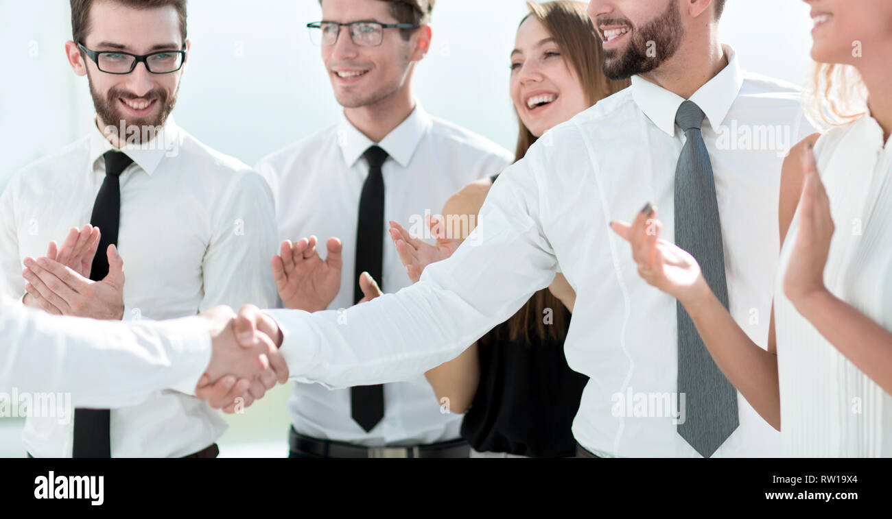 employees applauding business partners standing in the office Stock ...