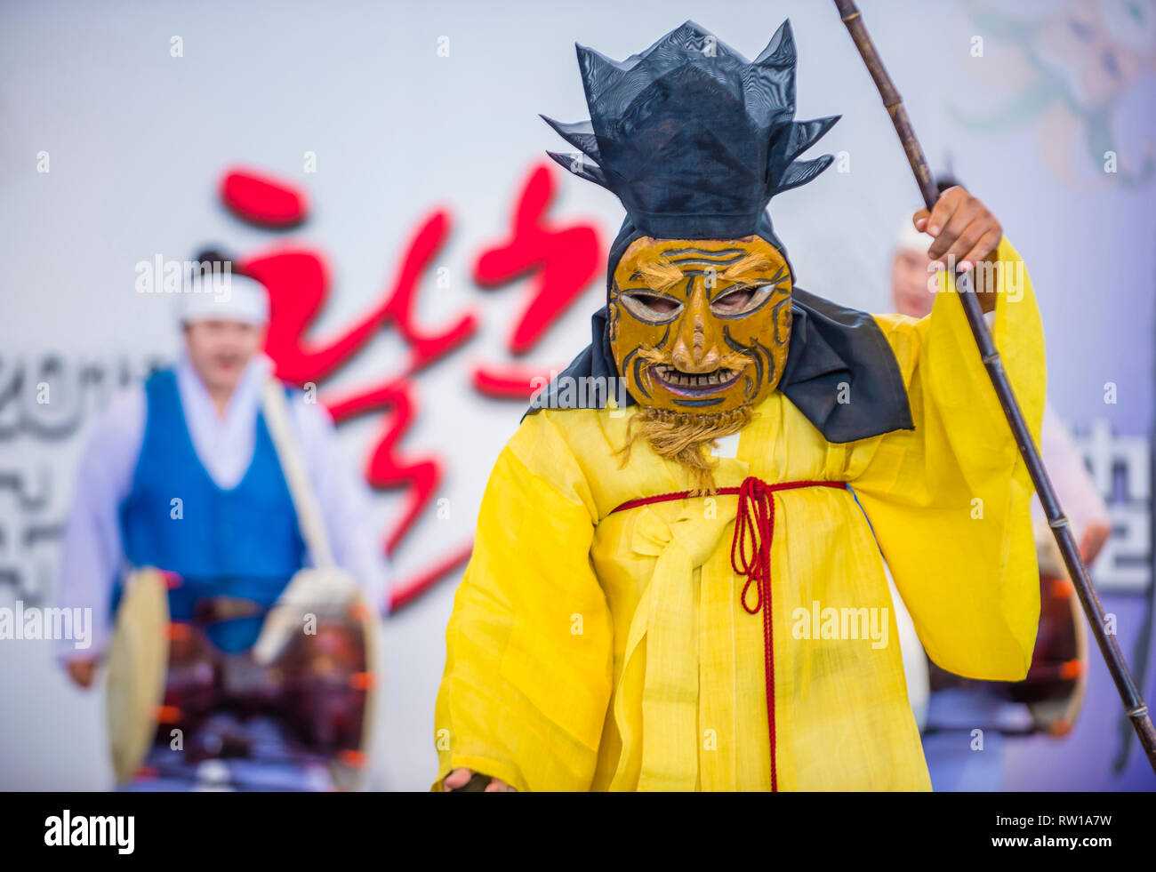 Actor performing the traditinal Korean Maskdance at Andong South Korea ...