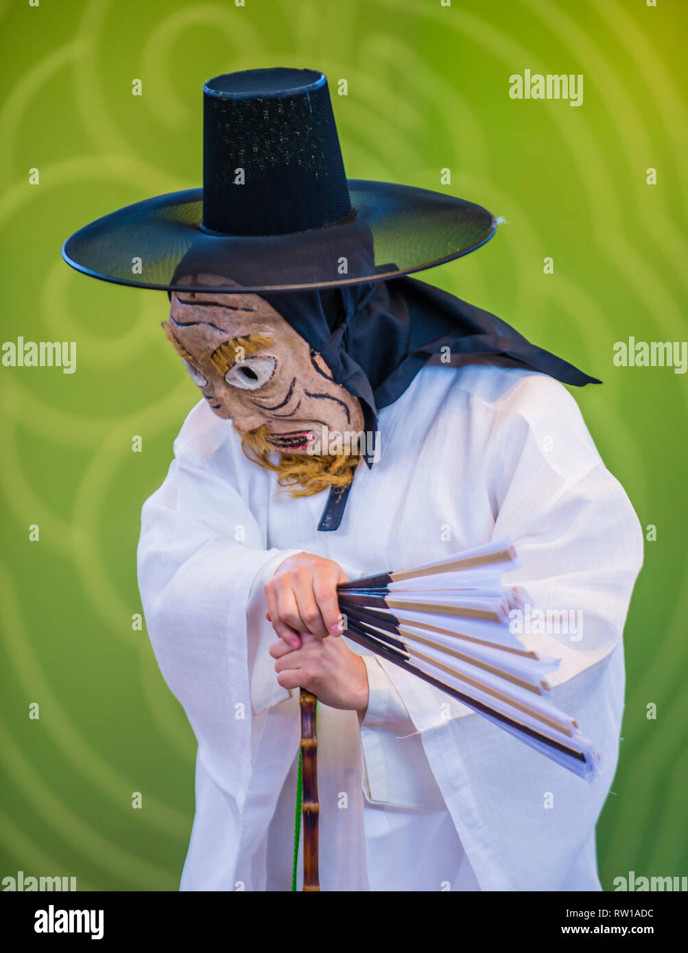 Actor performing the traditinal Korean Maskdance at Andong South Korea ...