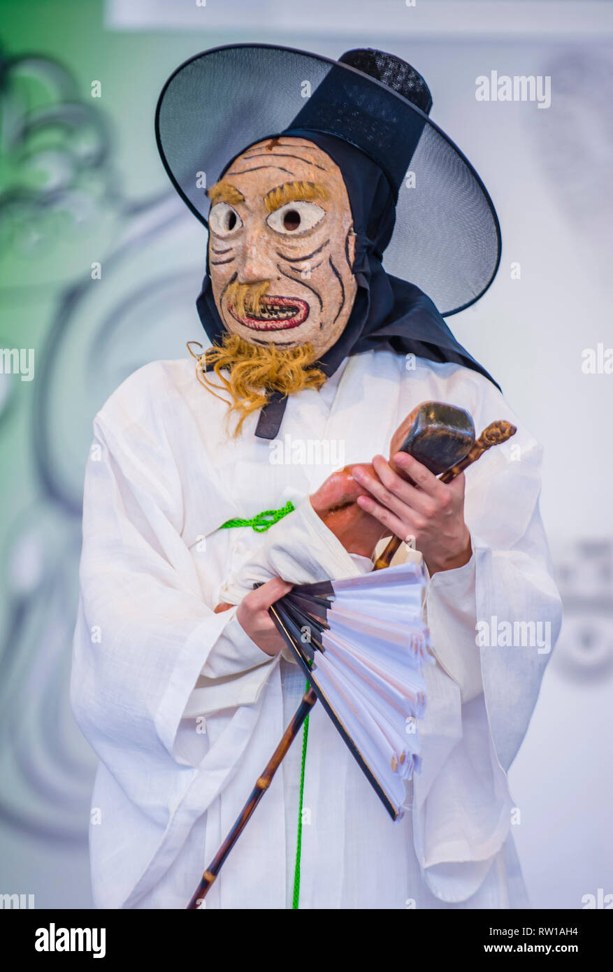 Actor performing the traditinal Korean Maskdance at Andong South Korea ...