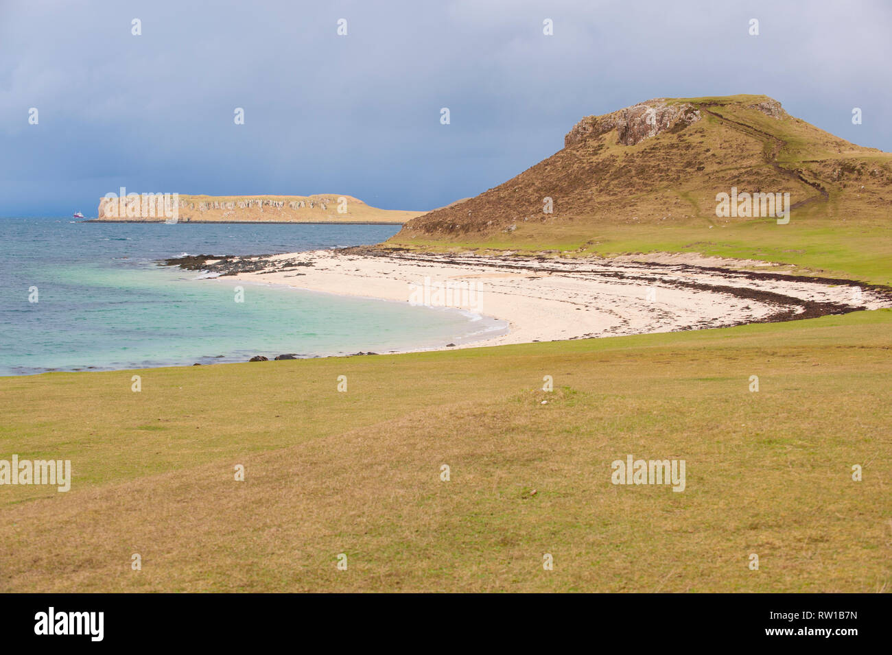 Coral Beach and Isle of Isay in Claigan, north of Dunvegan. Isle of ...