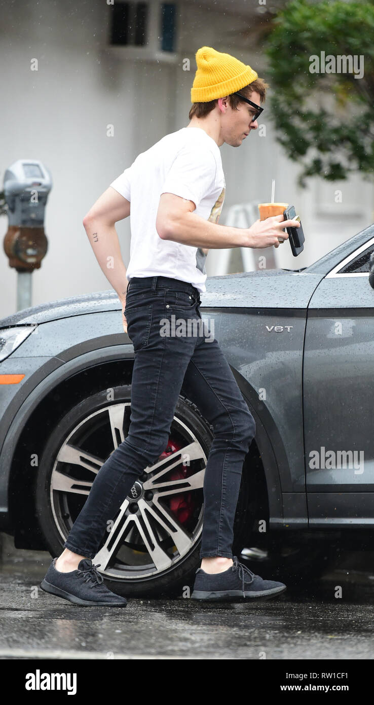 Father of Hilary Duff's newborn daughter, Matthew Koma steps out ...