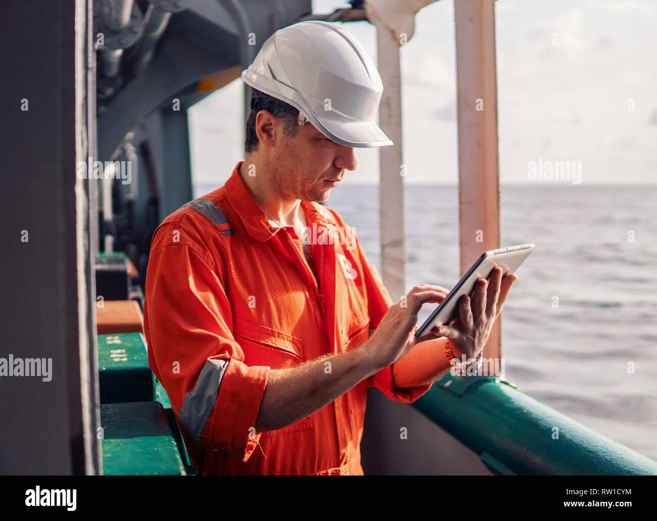 Ship technology digital hi-res stock photography and images - Alamy